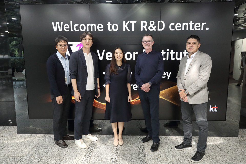 KT, 글로벌 AI R&D 역량 강화…加벡터연구소와 협력 논의