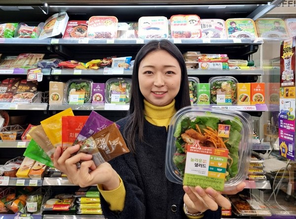 CU, 2000원대 '놀라운 샐러드, 편키트랩 드레싱' 출시